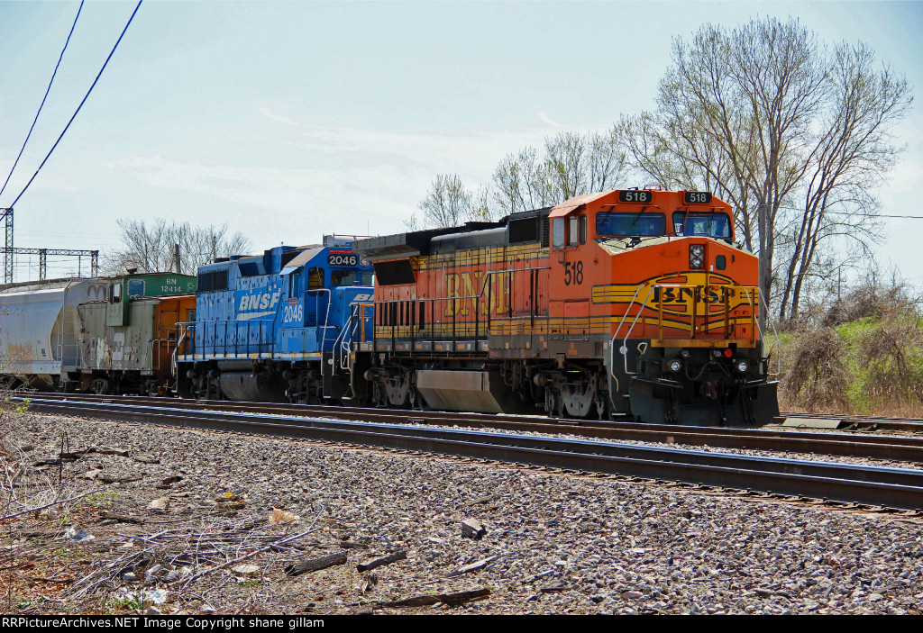 BNSF 518 and a Bnsf Smurf!!!!